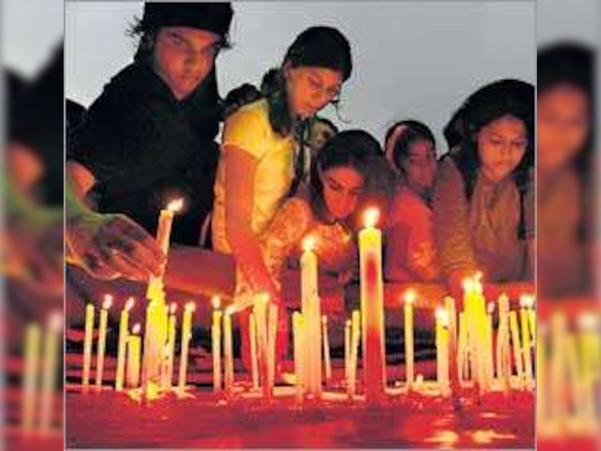 People talking without speaking