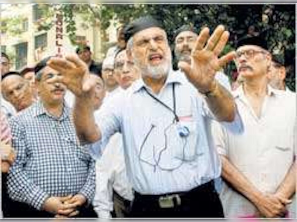 1,400 turn up to save agiary