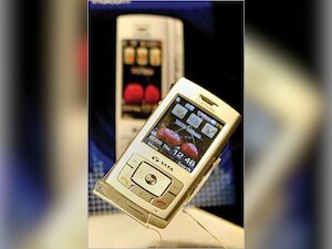 Tata Indicom launches dual technology phone