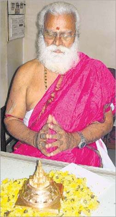 Swarna Maha Meru comes to Matunga temple