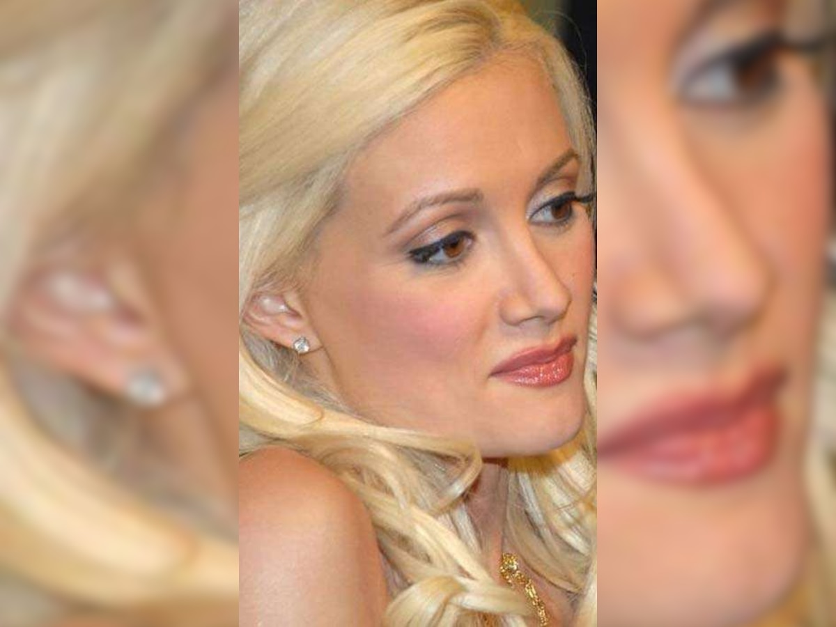 Holly Madison Gets Very Kinky Underwater
