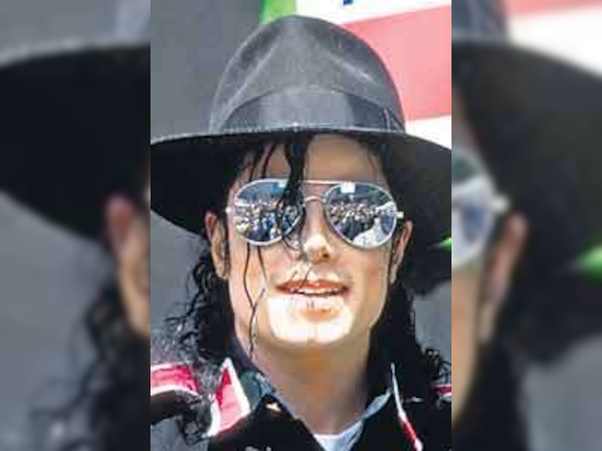 Jackson was gay and dressed like a woman, claims new tome