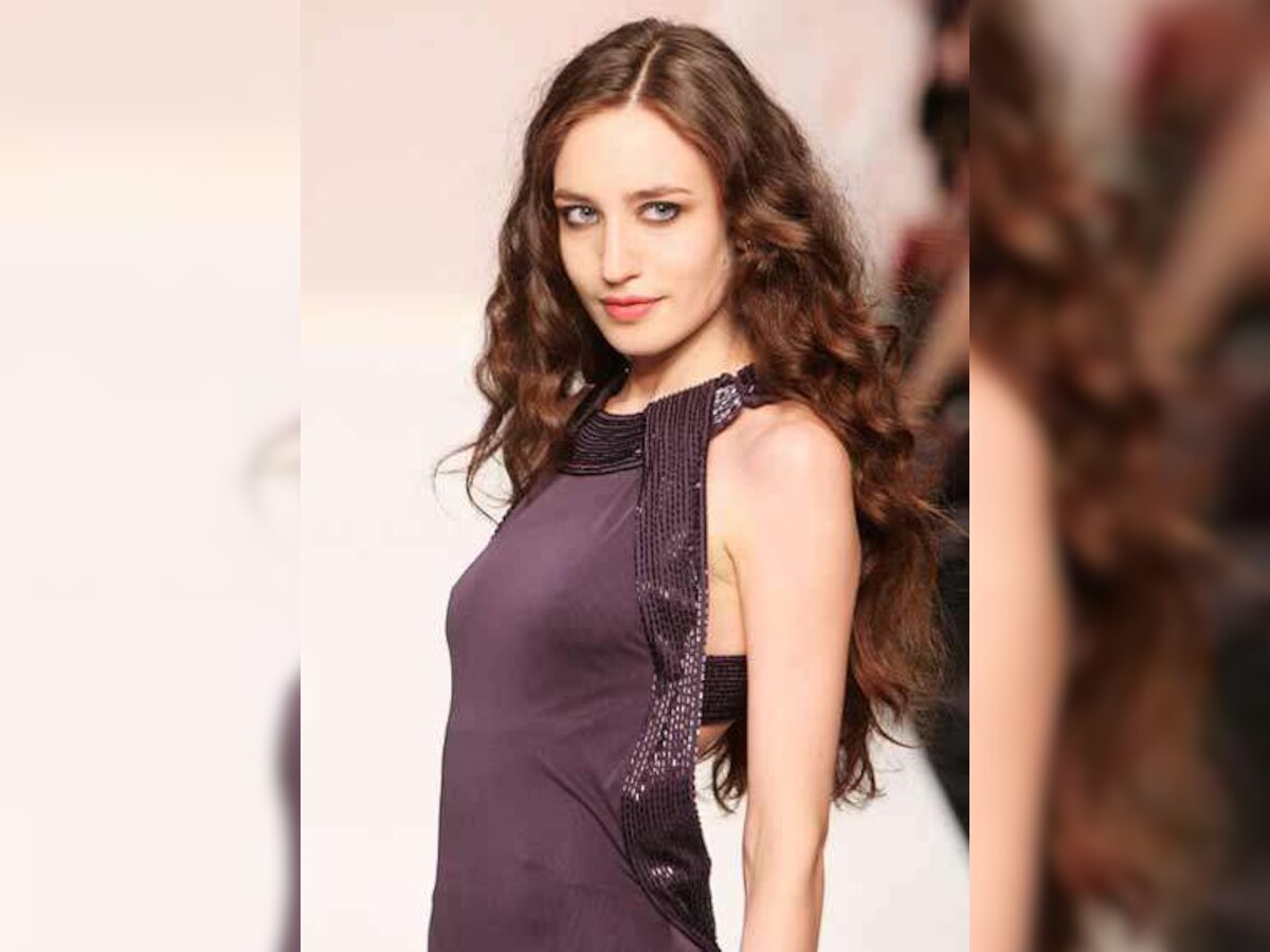 Elizabeth Jagger wants to do naked photo shoot before motherhood