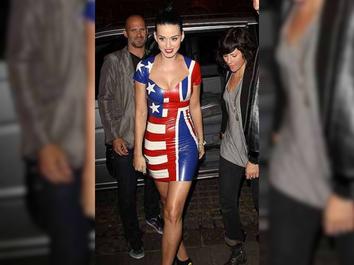 Katy Perry dons UK-US hybrid rubber dress to remain neutral during ...