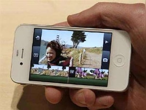Apple iPhone 4 hits Japan in global debut