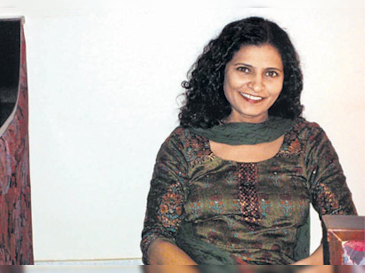 Kavitha Lankesh to direct V Ravichandran in 'Krazy Loka'