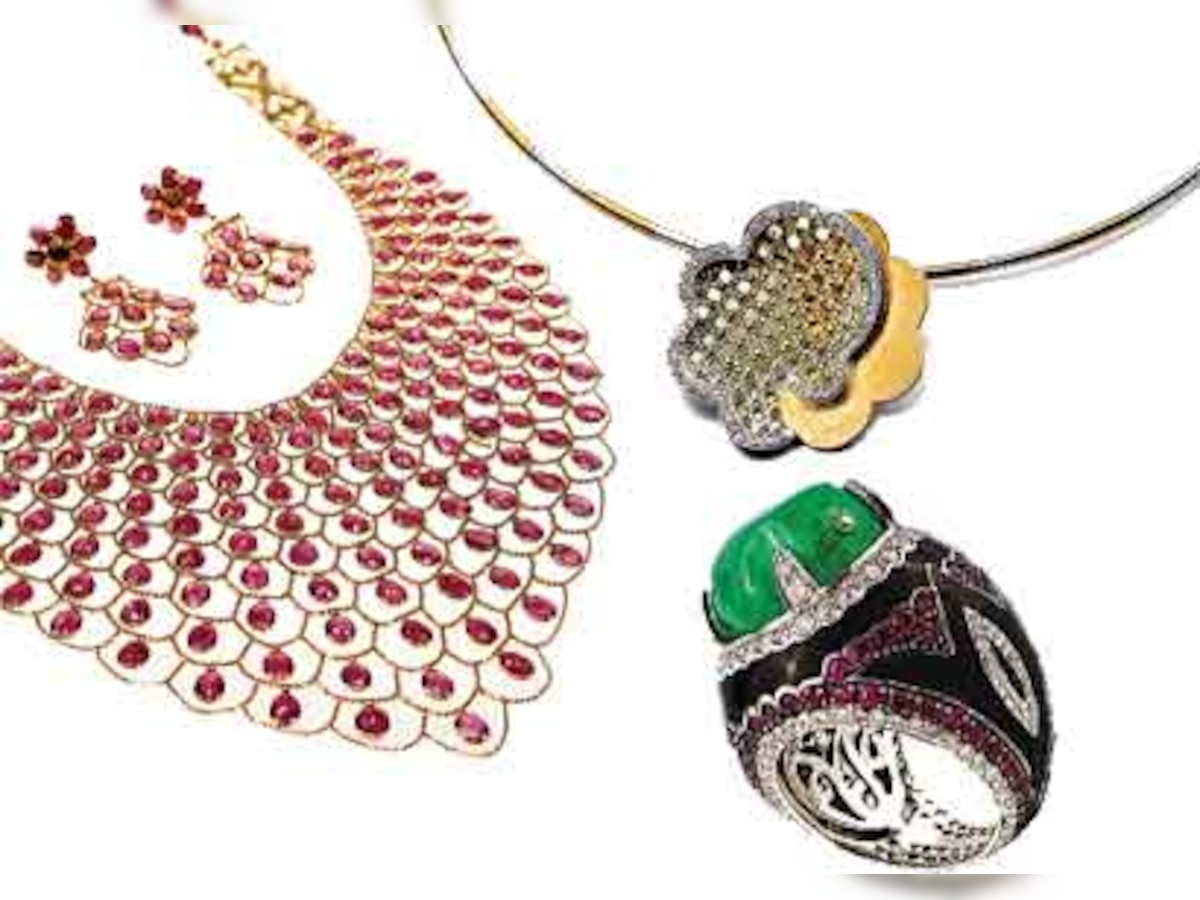 Light weight jewellery are the new favourites