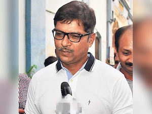 Does Centre want Singhal to resign?