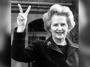 Margaret Thatcher's statue to carry her famous handbag