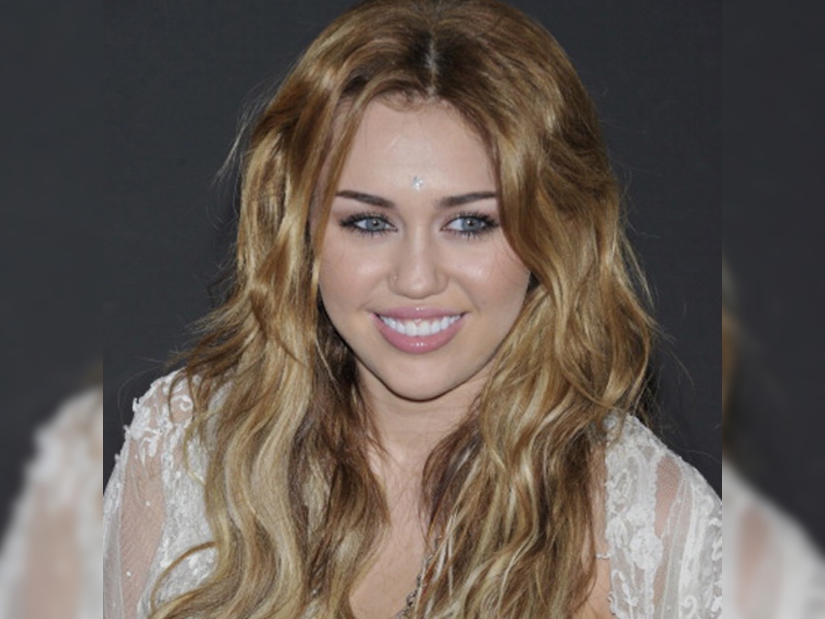 Miley Cyrus' new album 'Bangerz' debuts at No. 1 on Billboard chart