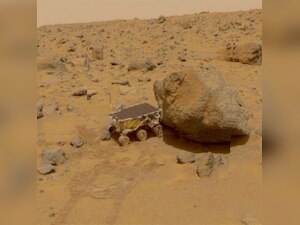Damage suffered by Mars rover Curiosity's aluminum wheels raise concern