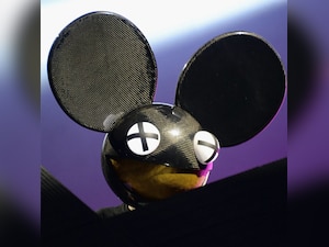 Deadmau5 trolls DJ Tiesto on Twitter after playing Avicii's set at ...