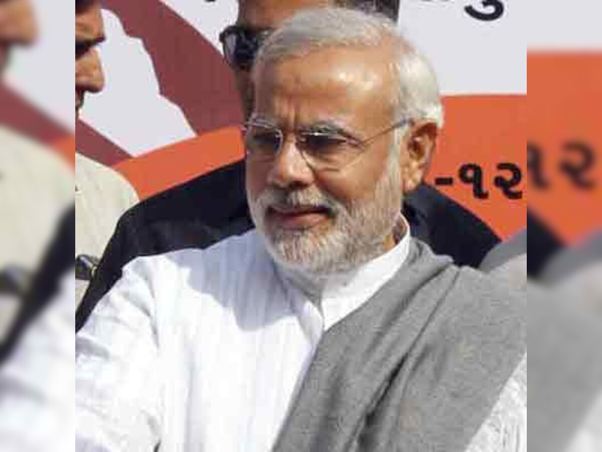 Narendra Modi seeks to connect to IT crowd, attacks Aadhar card