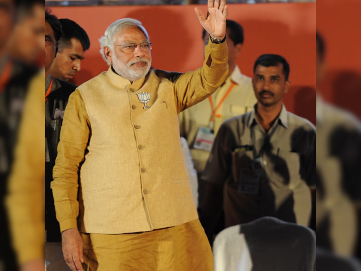 Narendra Modi woos youth in Mumbai rally, slams Rahul Gandhi for ...