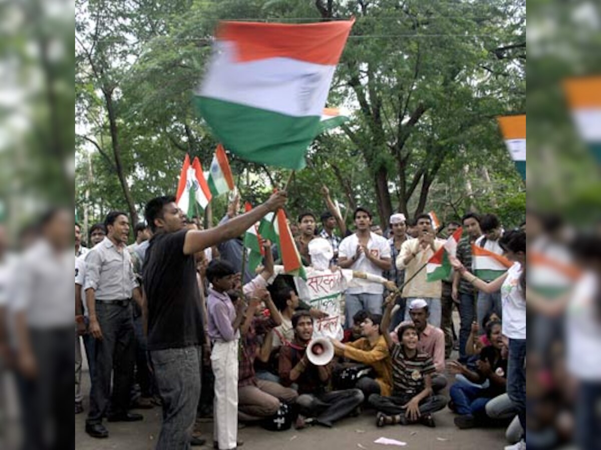 UPSC aspirants protest against CSAT, 4 metro stations closed