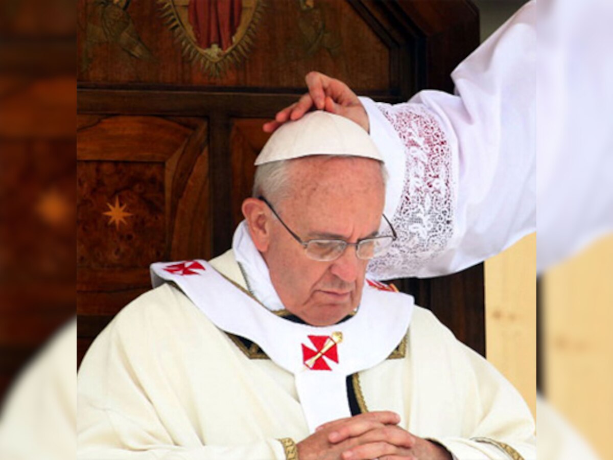 Jailed mobsters given communion after Pope's "excommunication"