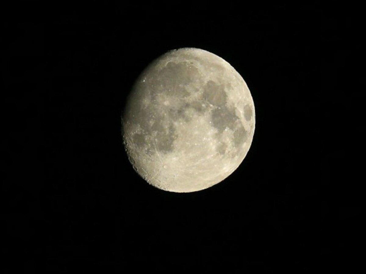 First lunar habitations could be built by 3D robotic printers `within ...