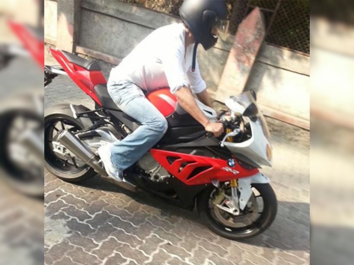 Shah Rukh Khan learns to ride sports bike, spotted on the streets of ...
