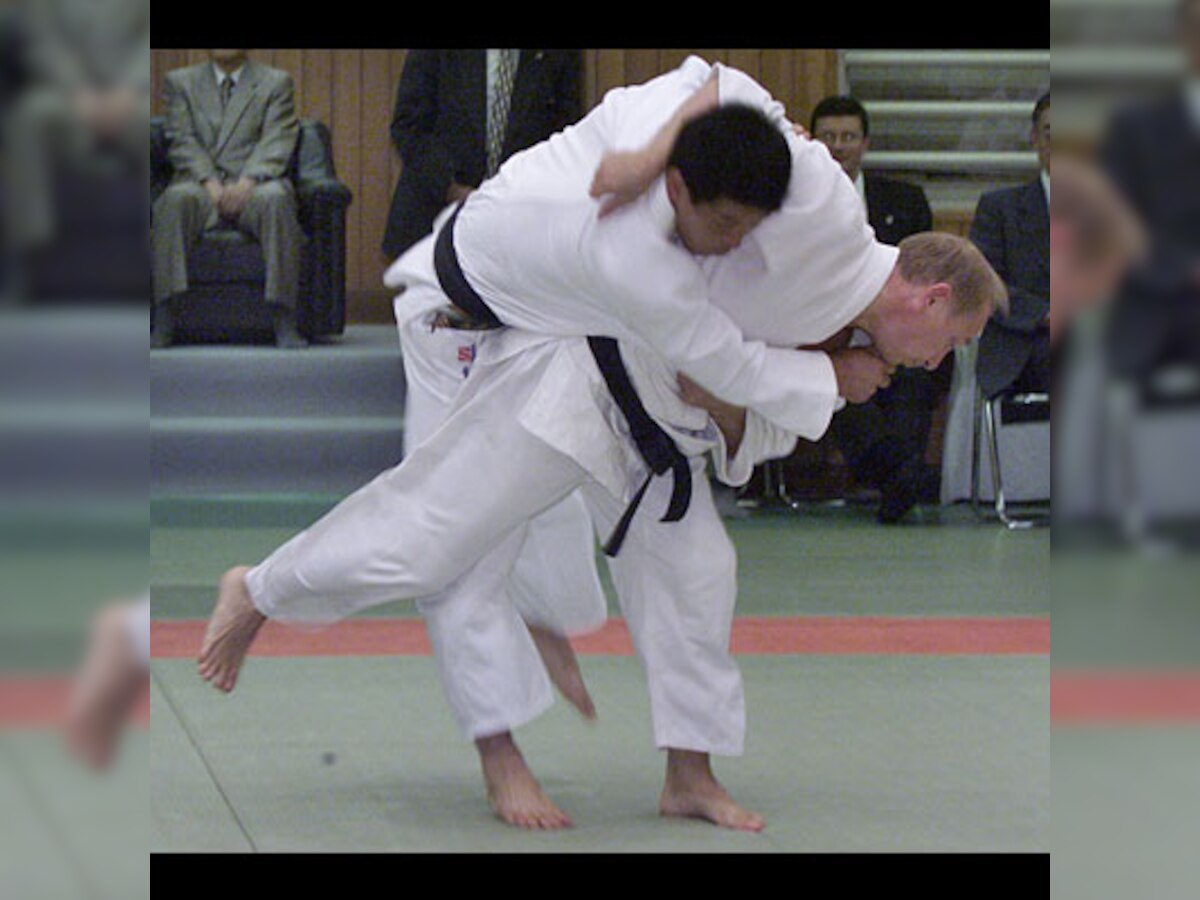 Vladimir Putin earns 8th degree black belt in Karate