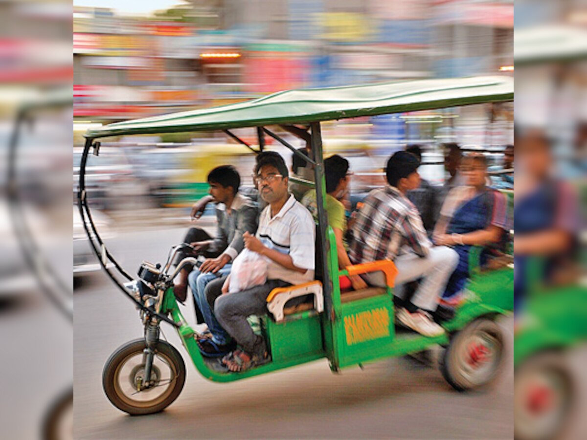 Government relaxes norms for licenses for e-rickshaw drivers