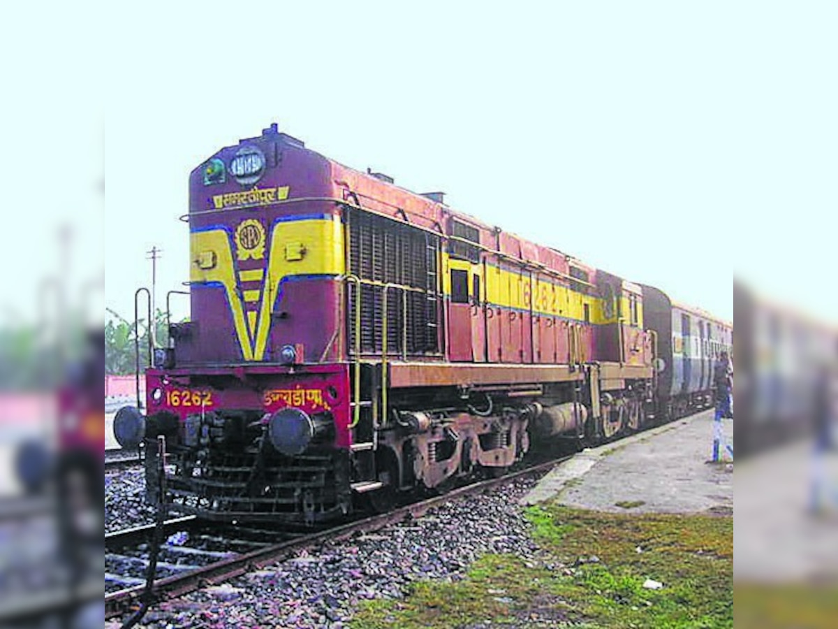 12 coaches of Howrah-New Delhi Poorva Express derail, no casualty