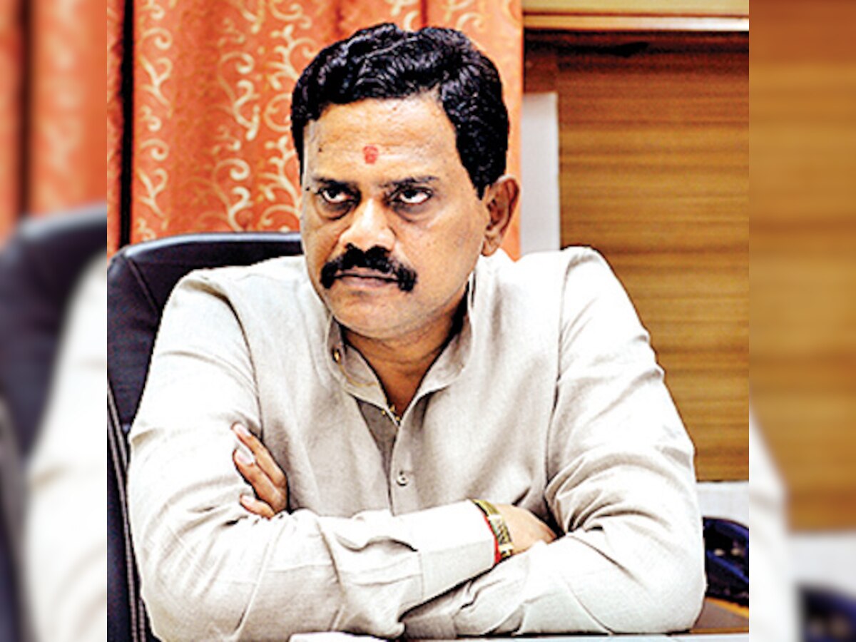 Thane MP failed to improve rail services: residents