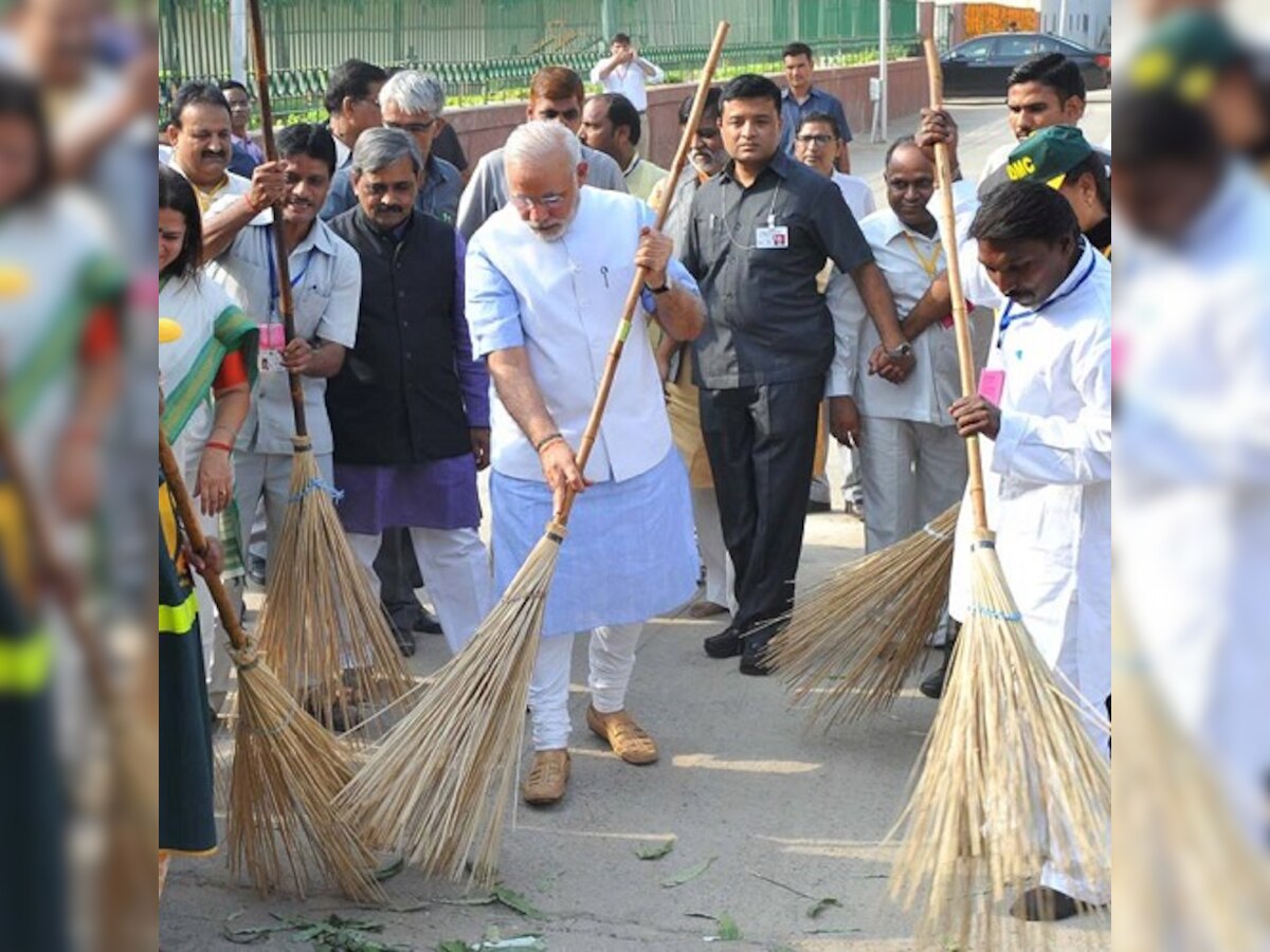 Mahatma Gandhi's personal secretary hails Narendra Modi's Clean India ...