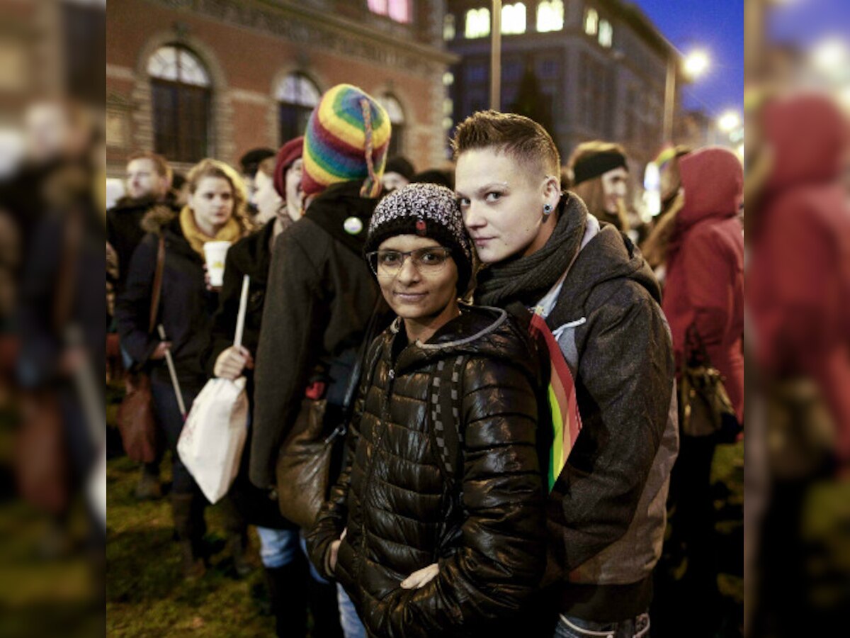 Over 1,000 people kiss in protest after cafe in Vienna kicks out ...