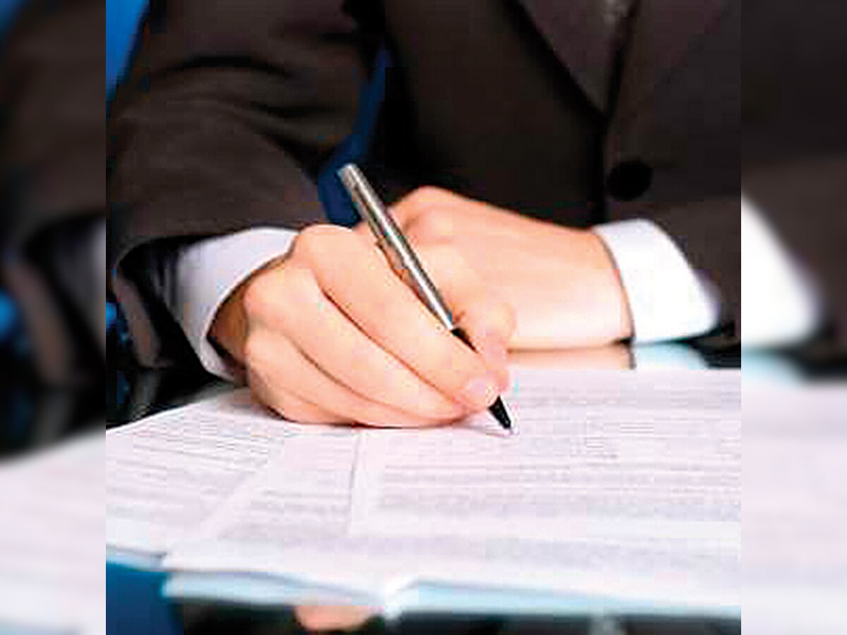 Reliance Industries Ltd's VP KV Mohanan suspect in documents leak case ...