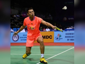 Shuttler Lin Dan trains hard to ensure third Olympic gold