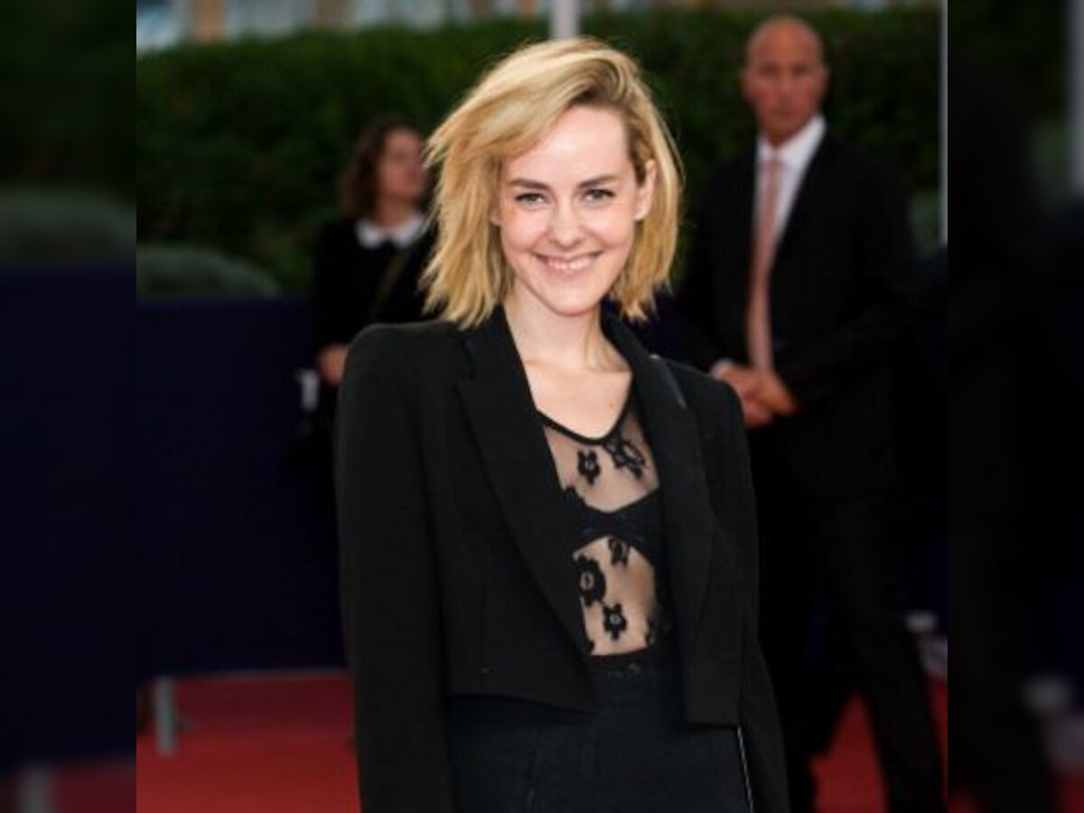 Is Jena Malone going to play Barbara Gordon in 'Batman v Superman'?
