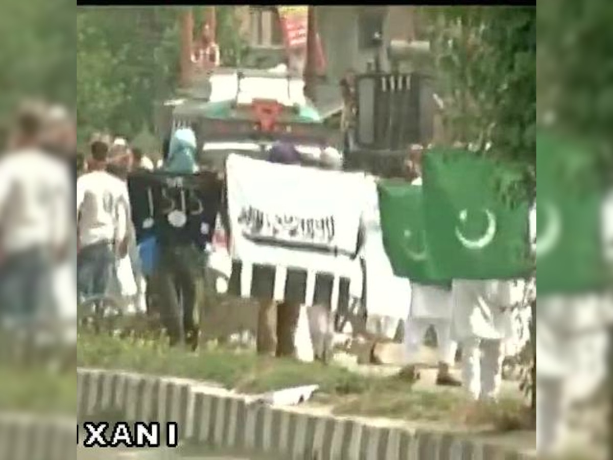 Clashes in Kashmir after Eid prayers, Pakistan and ISIS flags raised