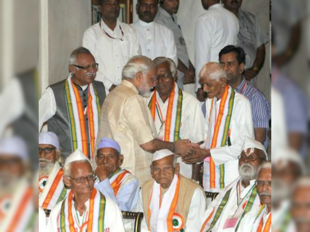 PM Modi, President Mukherjee felicitate freedom fighters on Quit India ...