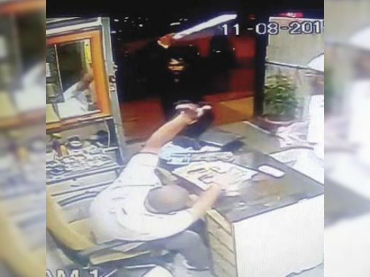 Shocking CCTV Footage: Gangster attacks shopkeeper with a sword in Mumbai!