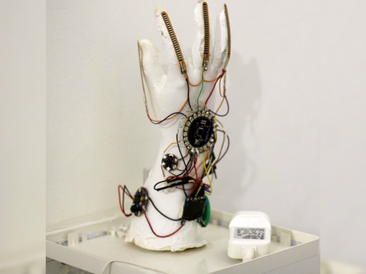 'Smart' glove to convert sign language into text and words