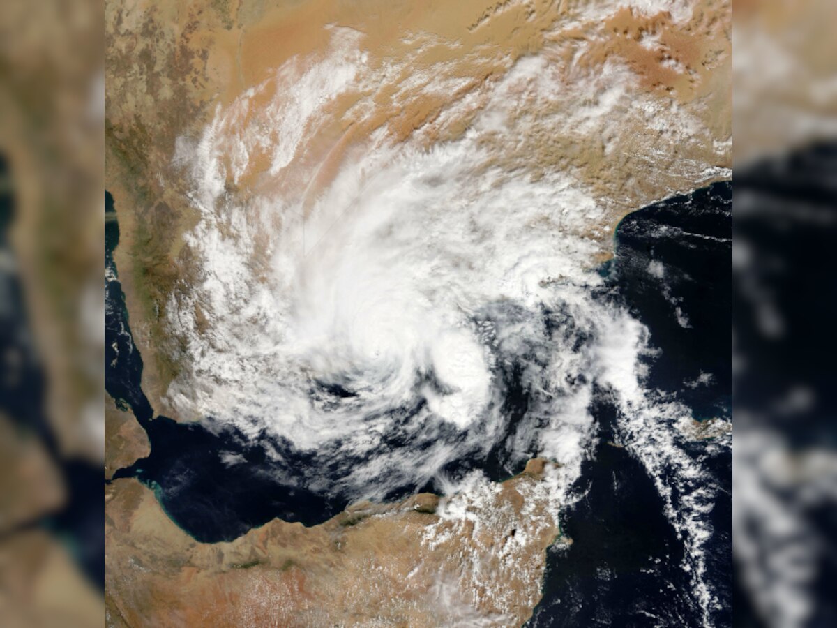 Rare cyclone Chapala batters Yemen, thousands flee homes