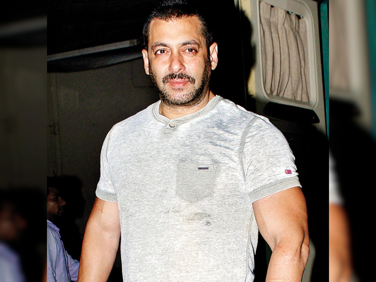 Bigg Boss 9: Salman Khan lambasts Rimi Sen, Kishwer Merchant!