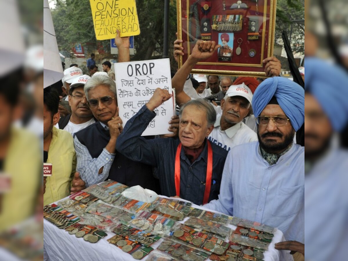 Medal Wapsi: Over 2000 ex-servicemen protesting for OROP return their ...