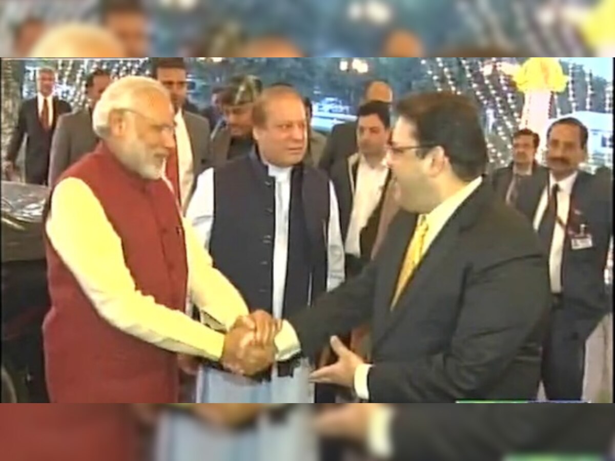 Watch: PM Narendra Modi greeted by PM Nawaz Sharif at Lahore airport