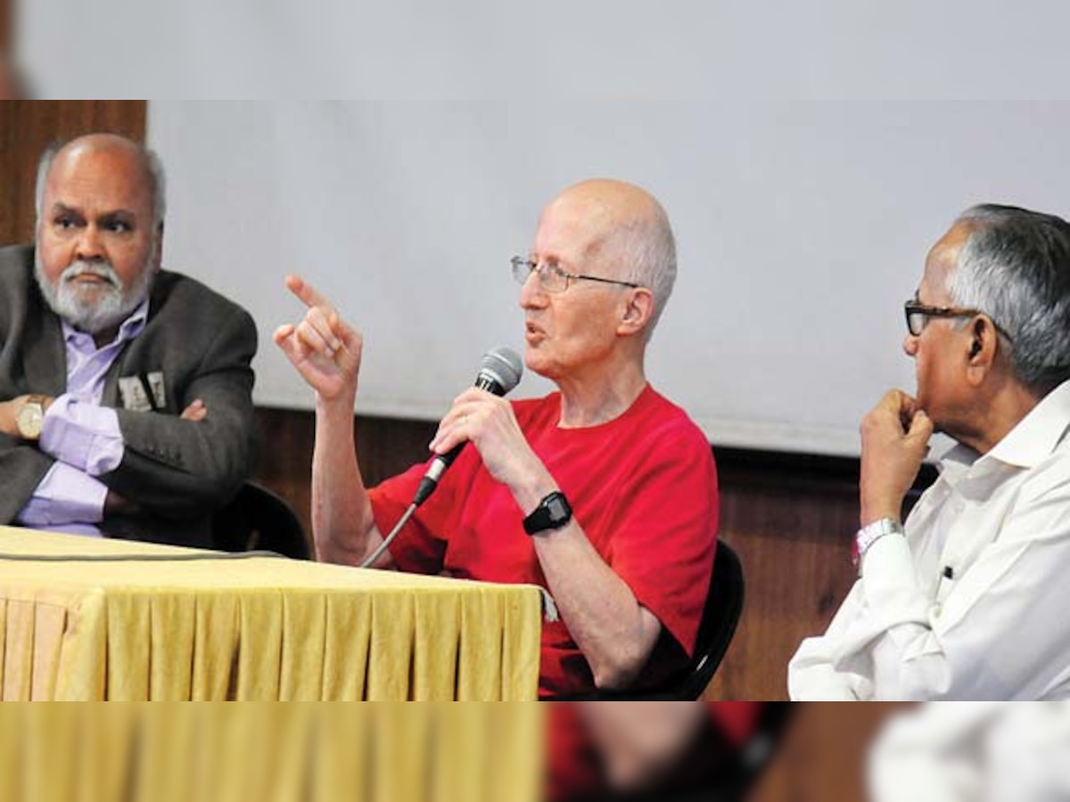 Well-known linguist from US talks about Sanskrit with Thane students
