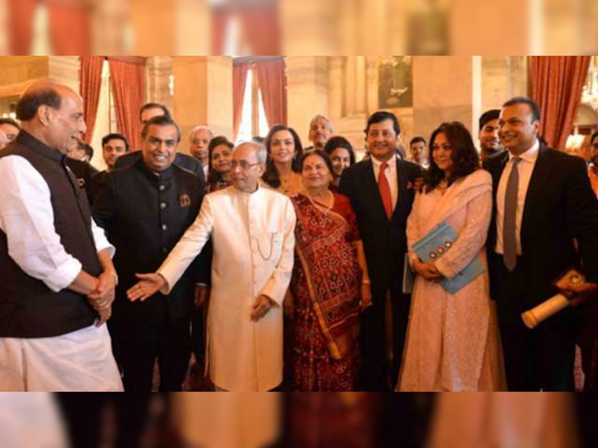 Brothers reunite: Mukesh, Anil Ambani display bonhomie as President ...