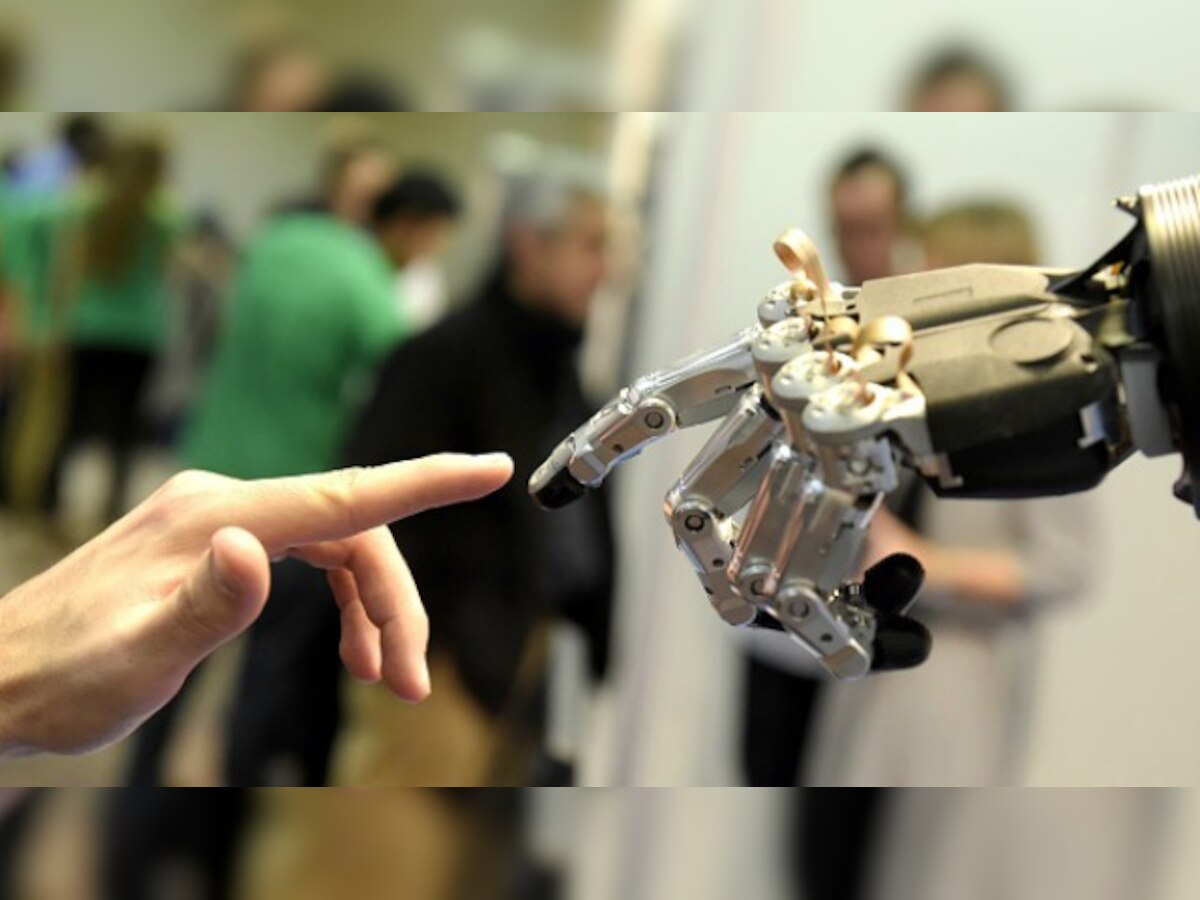 China unveils first security robocop