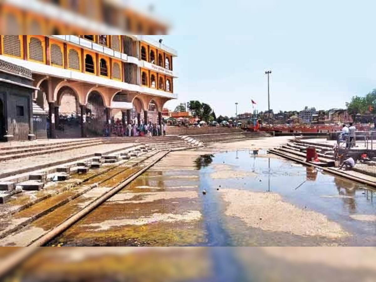 Maharashtra: Tankers used to fill up dry Ramkund in Nashik