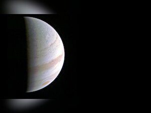 NASA's Juno space probe completes first Jupiter flyby