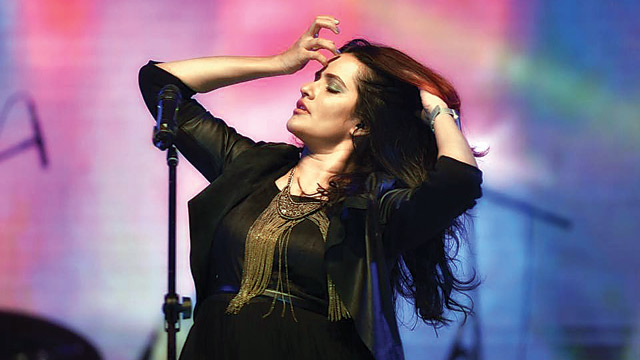 Singer Sona Mohapatra takes to Facebook for 'sexism' at Mood Indigo Singer Sona Mohapatra takes to Facebook for 'sexism' at Mood Indigo