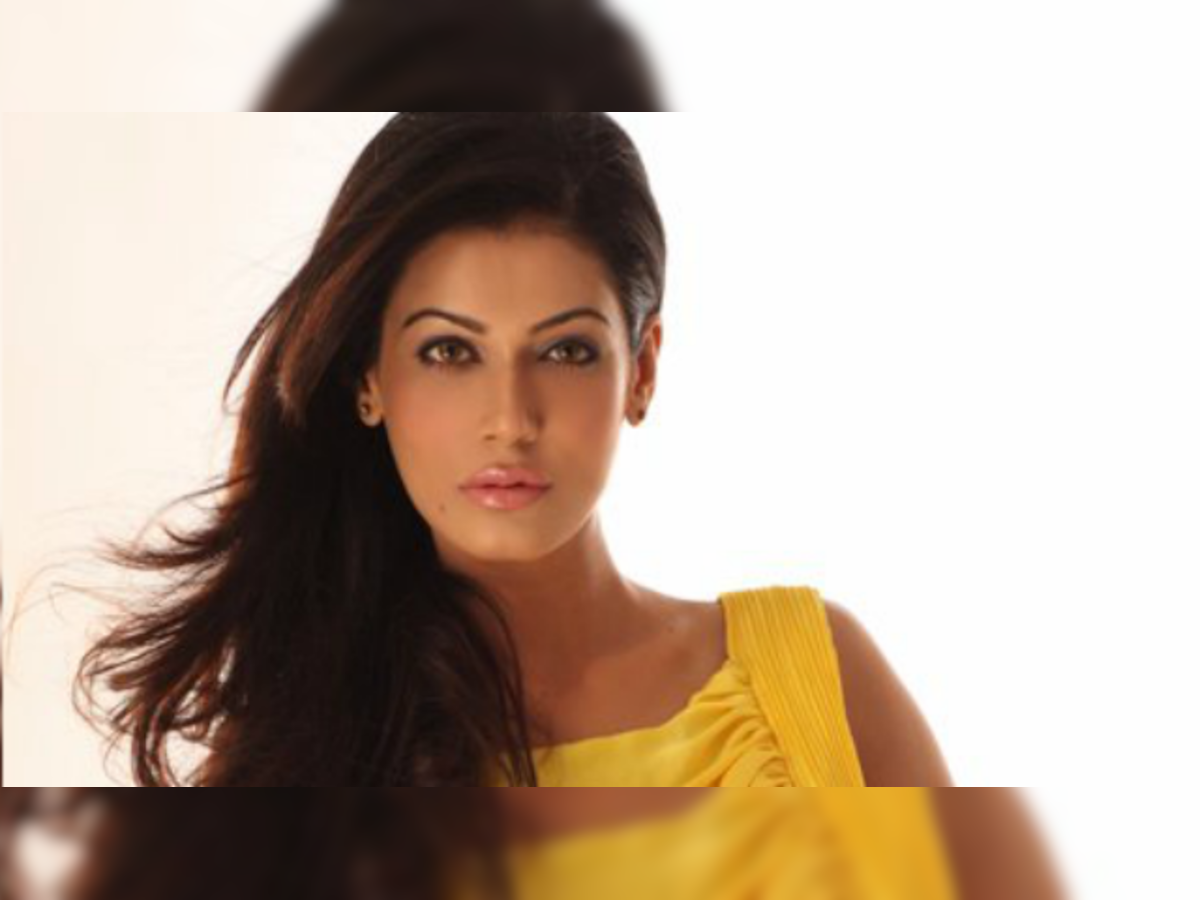 Payal Rohatgi claims being offloaded from her flight since she's Hindu