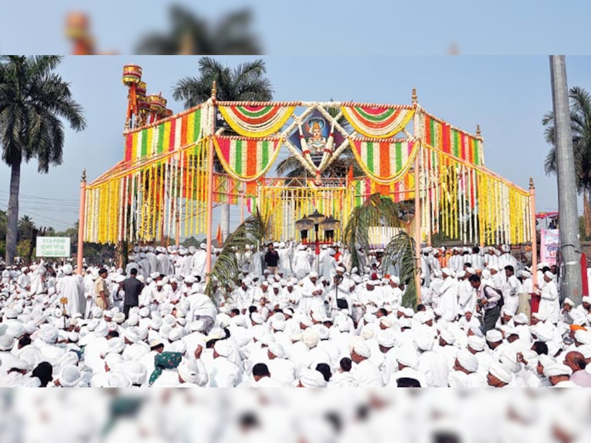 Devotees throng Solapur for annual Gadda Yatra