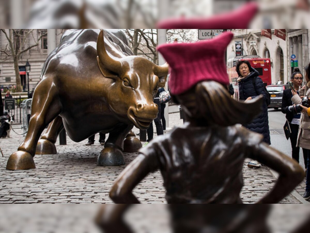 'Fearless Girl' statue stares down Wall Street's iconic bull to send a ...