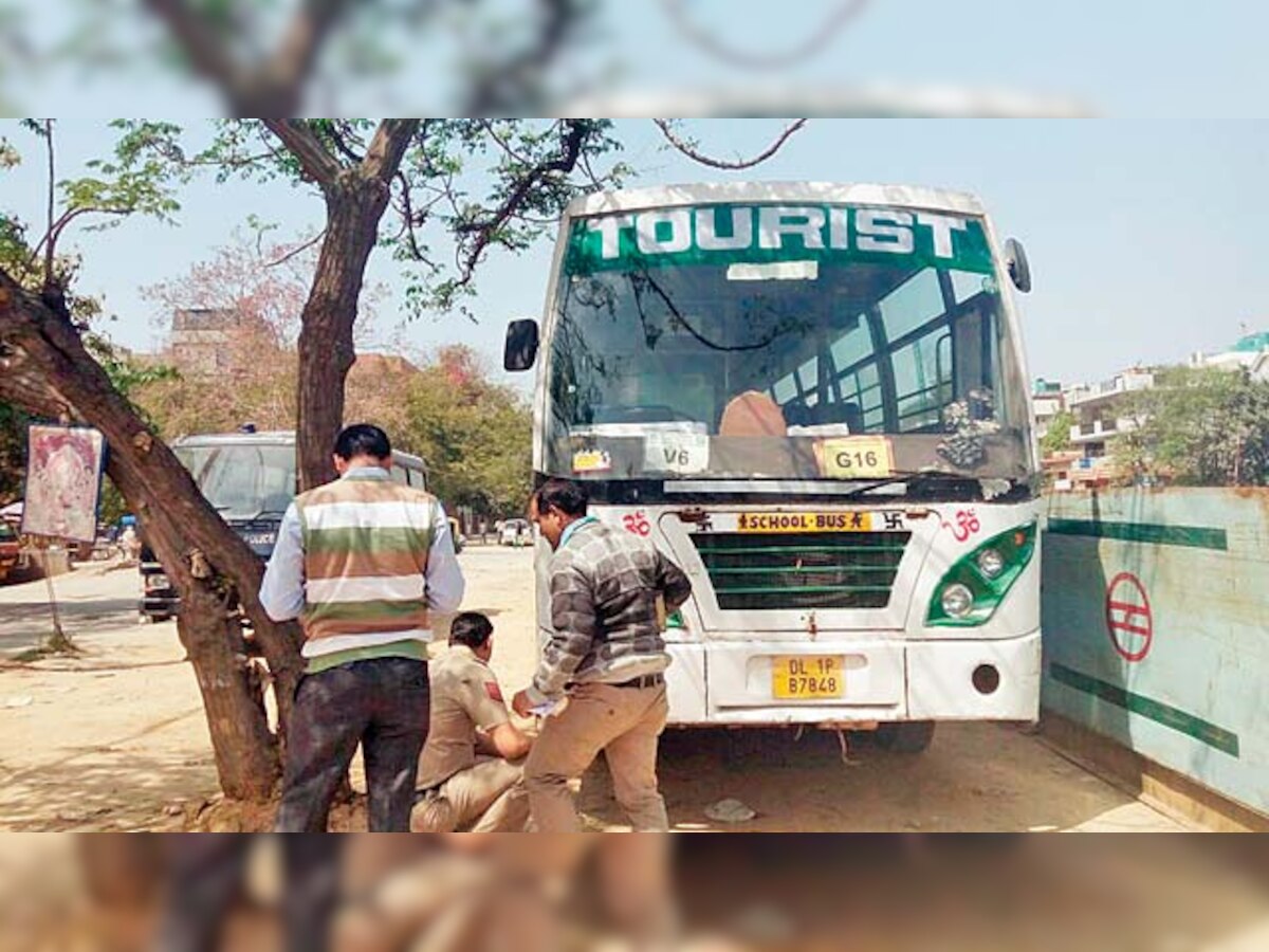 Bus runs over 19-year-old student at Moolchand flyover