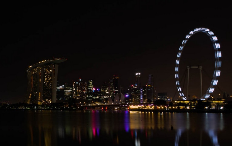 Earth Hour 2017: Cities around the world plunge into darkness to raise ...